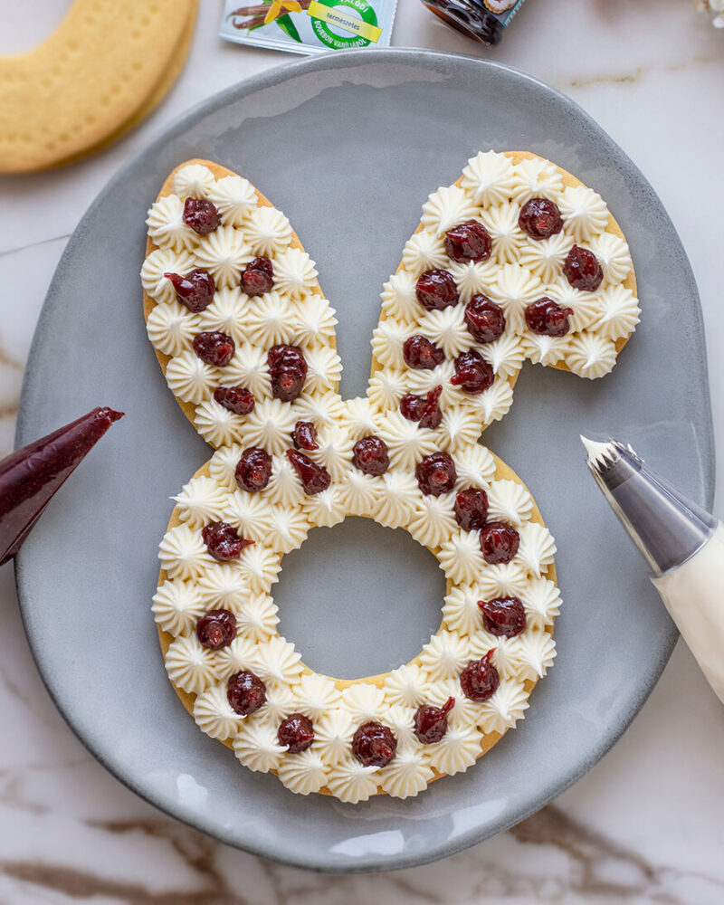 Vanilija keks torta (u obliku zeke) - My Mili Cake