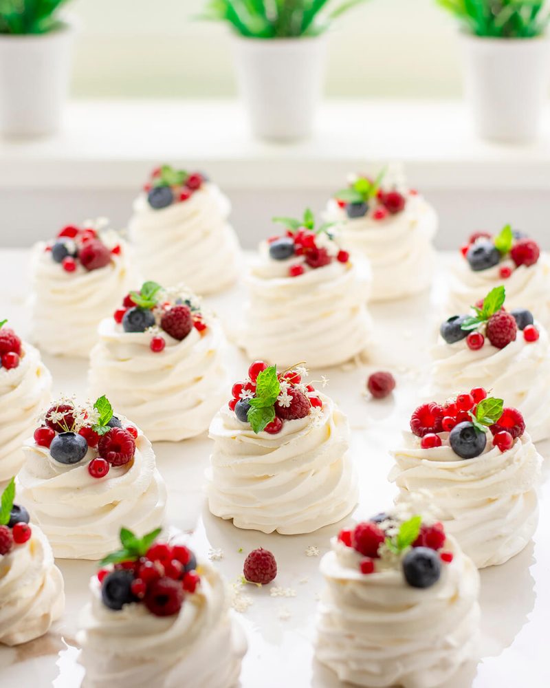 Mini Pavlove sa malinama - My Mili Cake